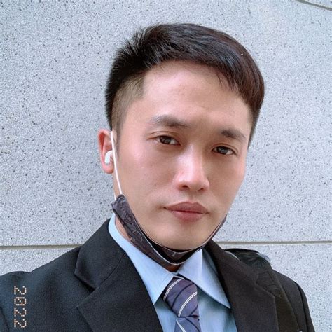 紳 Lochiashen • Threads Say More