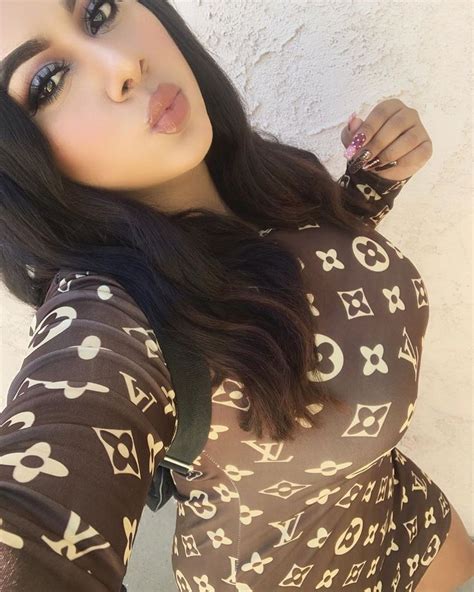 Dulce Castañeda officialdulcecastaneda menambahkan foto ke akun