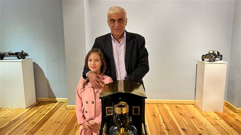 ძველი საკერავი მანქანებისგან შექმნილი უნიკალური ნამუშევრები ვაჟა
