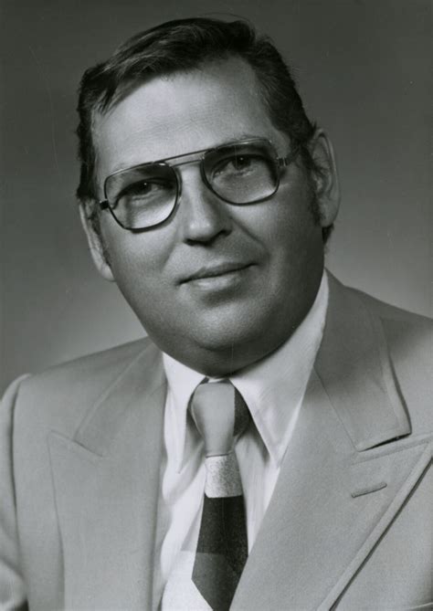 Portrait De M Jean Guy Guilbault Vers 1979 Société Dhistoire De Drummond