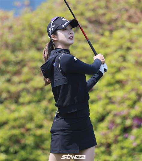 Stn포토 타구 바라보는 김재희