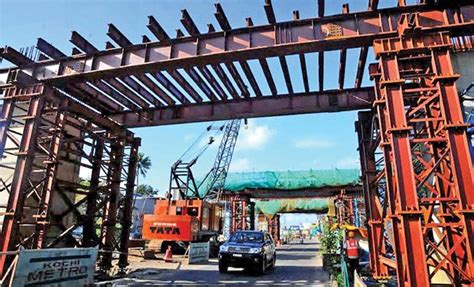 Kochi Metro Work Halted Near Aluva Market