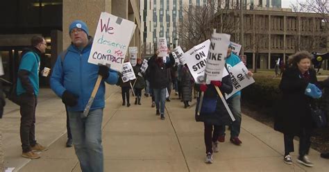 Uic Faculty Approve Contract With University Cbs Chicago