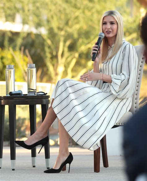 名腿网 Celebrity legs on Twitter Ivanka Trump穿细高跟翘腿亮鞋底 https mingtuiw