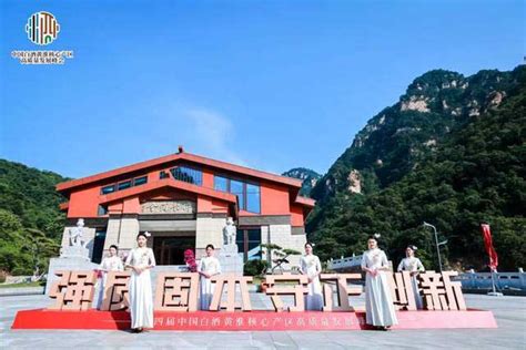 全德状元酒荣获“第四届黄淮流域白酒核心产区典型风格产品称号” 江苏双沟酿酒厂 致力于双沟镇白酒生产及白酒贴牌、白酒oem服务