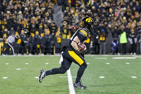 Iowa Seniors Gennings Dunker Kaden Wetjen Named Sporting News Second Team Preseason All