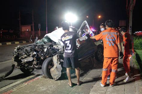 ထိုင်းတွင် မြန်မာလုပ်သားများ စီးလာသည့်ကားတစီး သစ်တင်ကားကို ဝင်တိုက်မိ၍ အမျိုးသမီး ၁ ယောက် သီဆုံး