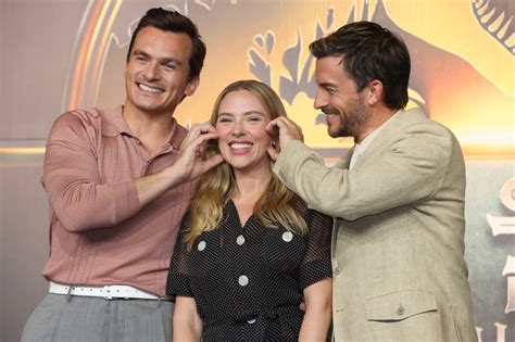 Comics 🔥 Scarlett Johansson Stuns At ‘jurassic World Rebirth Seoul