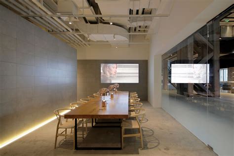 Art And Coffee Come Together At Café La Loop 86 — Design Anthology