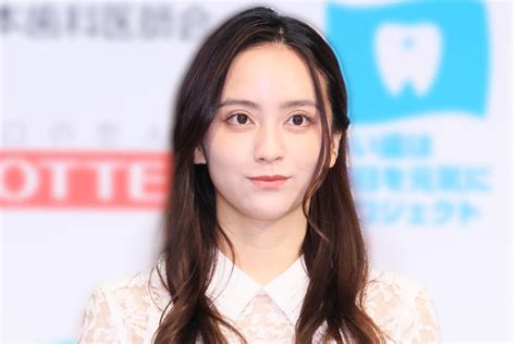《女優・岡田結実（24）結婚発表》結婚相手は高身長の一般男性 変装なしの“ペアルックデート”で見せていた笑顔｜newsポストセブン
