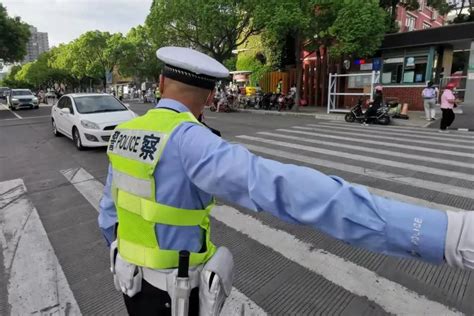 【开学季】闵行警方全力护航开学首日澎湃号·政务澎湃新闻 The Paper