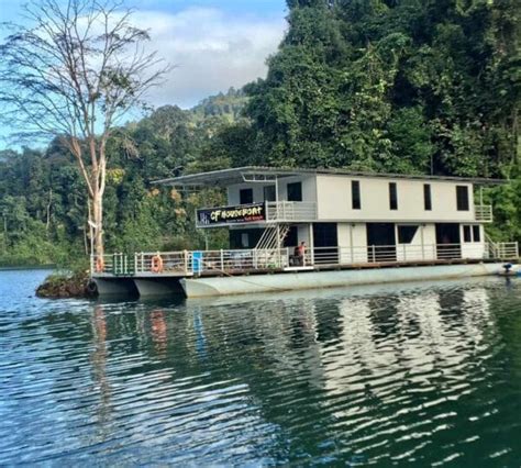 Houseboat Tasik Kenyir Discovery Terengganu