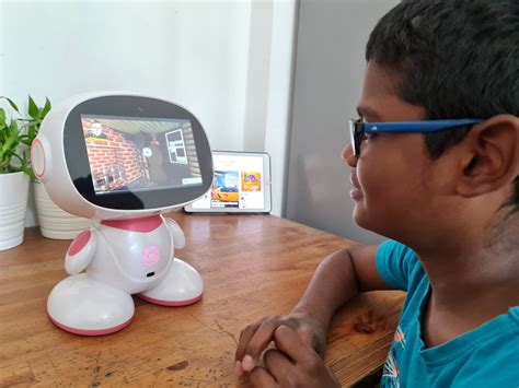Review Misa Social Robot Gadget Voize