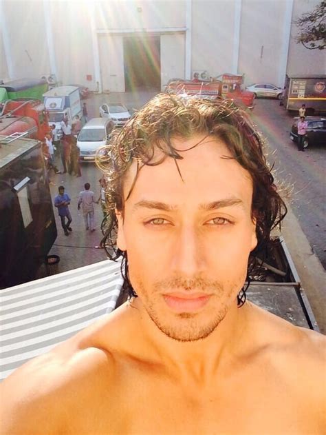 Shirtless Bollywood Men Tiger Shroff Posts Sexy Shirtless Selife