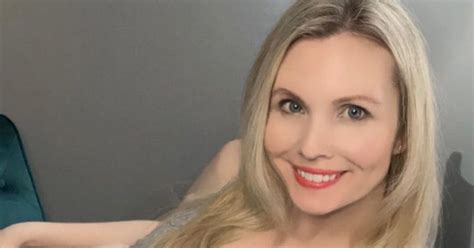 Mormon Mum Banned From Church Over Racy Snaps Hits Back With Even Sexier Ones Daily Star