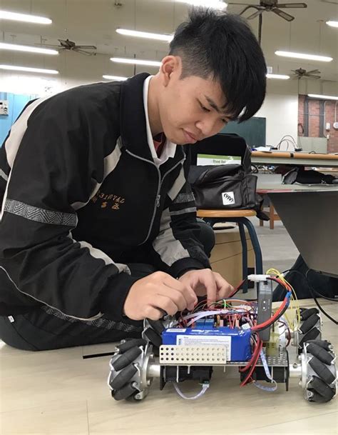 技能競賽充電讚 【國際技能競賽金牌國手相談室】 機器人職類國手謝富丞 總有一些時候，你就是得去試一試！