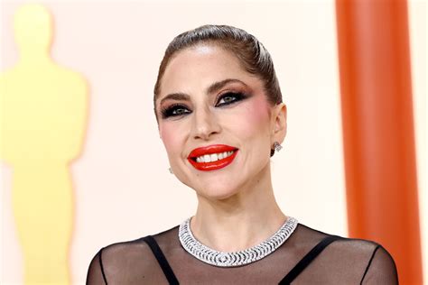 レディー・ガガ、ニューalから新曲の一部をホテル前で流してファンを驚かせる ｜ ガジェット通信 Getnews
