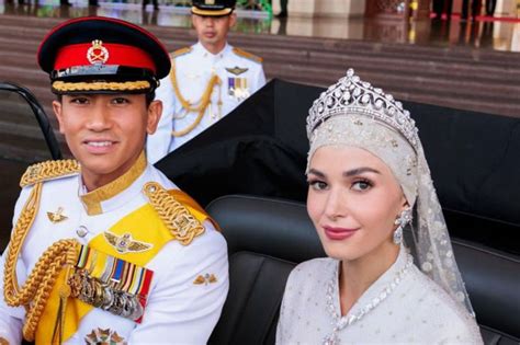 Pernikahannya Dihadiri Jokowi Inilah Profil Anisha Rosnah Istri