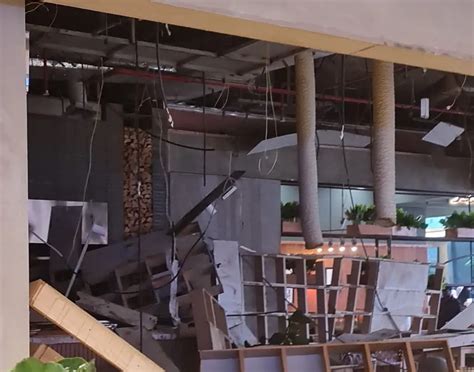 انهيار سقف مطعم بمجمع الأفنيوز الشهير في الكويت فيديو إرم نيوز