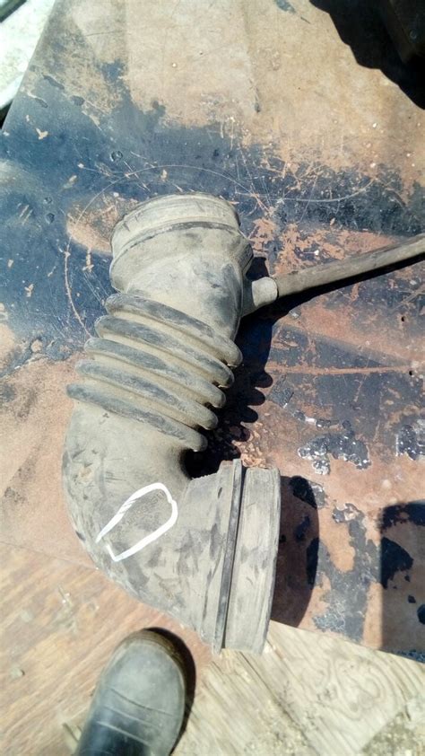 Вот так выглядел мой старый патрубок от воздушного фильтра к ...