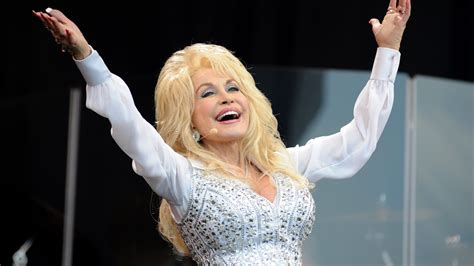 Dolly Parton Receives 100 Million Award From Jeff Bezos