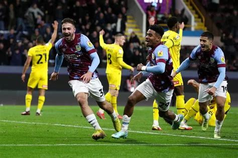Vincent Kompanys Burnley Score Crazy 100th Minute Goal To Extend