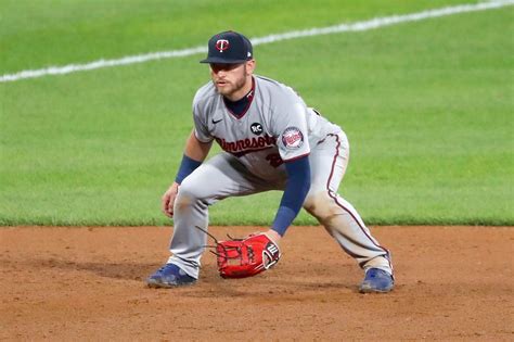 Twins Josh Donaldson Hits Injured List With Calf Strain Twin Cities