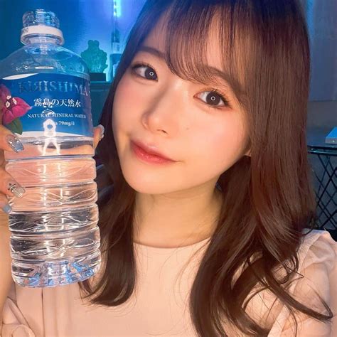 黒川さくらさんのインスタグラム写真 黒川さくらinstagram「最近ママが健康に気を使って、お水を勧めてくれるんだけど 私はこれを