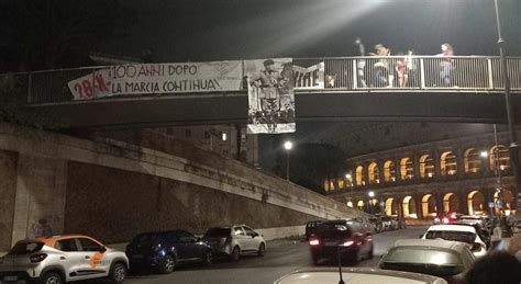 Centenario Marcia Su Roma Al Colosseo Appaiono Striscione E