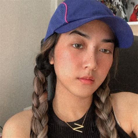 Naomi Naomisetiawan • Threads Say More
