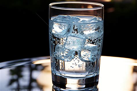 水杯里的冰块高清图片下载 正版图片600918078 摄图网
