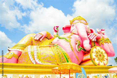 ピンクガネーシャ像で有名なワット・サマーン・ラッタナーラームの美しい風景beautiful Scenery Of Wat Saman