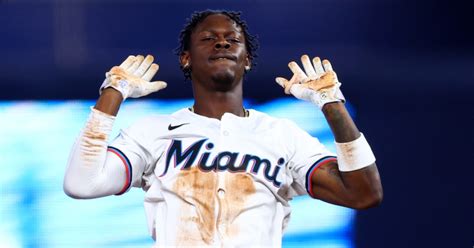 양키스 트레이드 버튼 눌렀다유망주 3명 내주고 말린스 외야수 영입