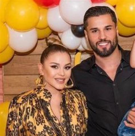 Деси Слава и бащата на малкия й син отново сияят заедно на рождения ден на малкия Борис СНИМКИ