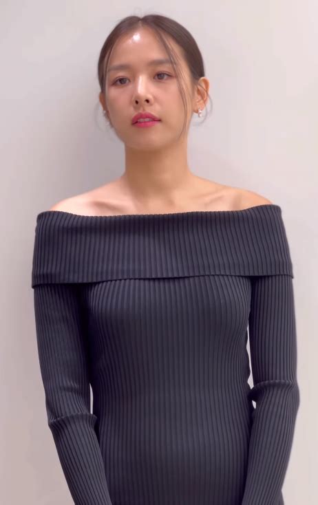 42세 조윤희확 변한 근황40대 놀라운 각선미 뽐낸 슬림핏니트드레스룩 어썸클