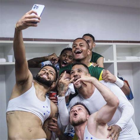 Jogadores do Cruzeiro respondem provocação de goleiro do Lanús Vai
