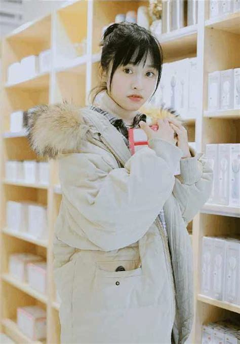 新晋小花沈月微博发美照，清新脱俗惹人爱，网友：简直是我初恋啊