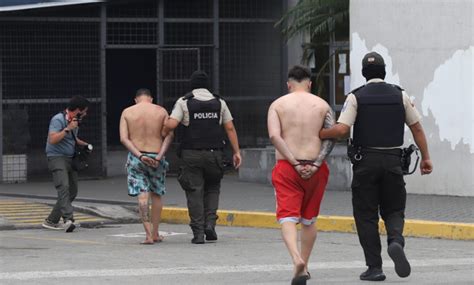 Guayaquil Dos Presuntos Tiguerones Fueron Detenidos Con Fusiles De Uso Militar
