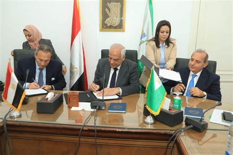 محافظ الجيزة يوقع بروتوكول تعاون مع بنكي مصر والأهلي لتحسين بيئة الاستثمار