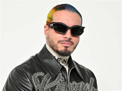 J Balvin Se Apodera Del Primer Lugar De La Radio Con Polvo De Tu Vida