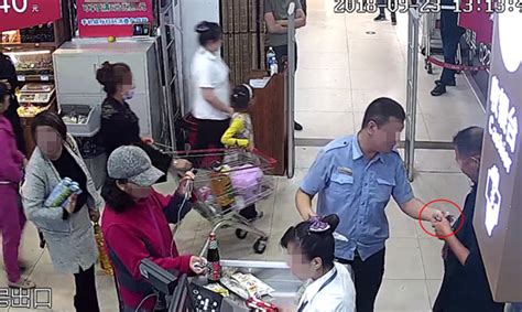 评老人被拒收现金：让年轻人更快，才能让老人更从容超市