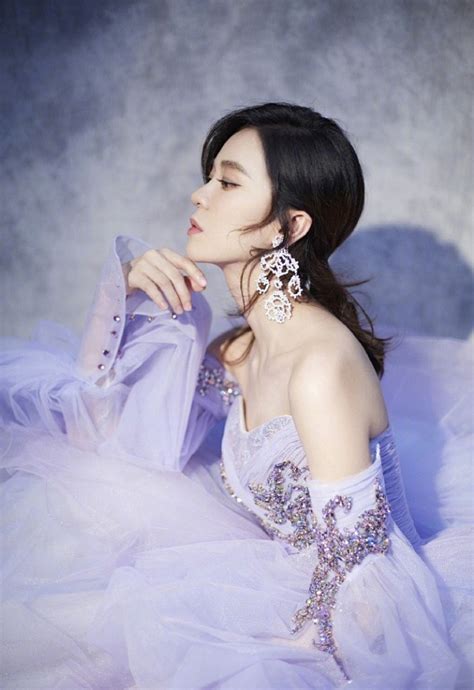 郁可唯紫色纱裙唯美写真