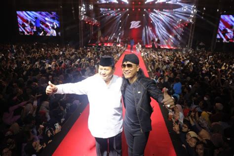 Prabowo Hadir Milad Ponpes Ora Aji Gus Miftah Berikan Lagu Wis Wayahe