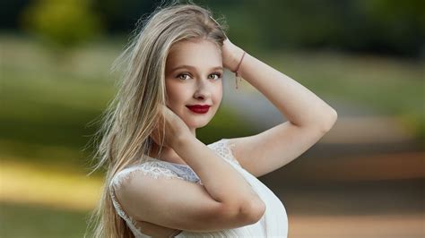 Girl Model Is Wearing White Dress Standing In Blur Green Background Hd
