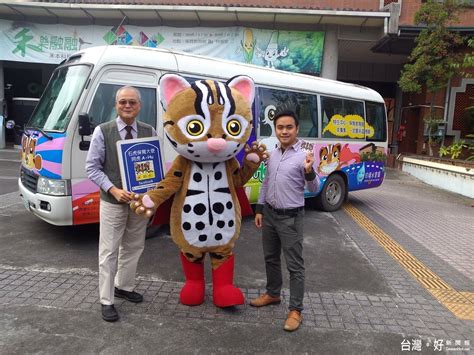 民行公車換新裝 動物彩繪巴士接送集集遊客