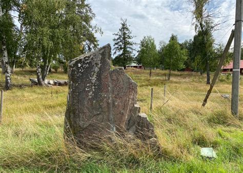 Den Sönderslagna Runstenen Sverigereportage