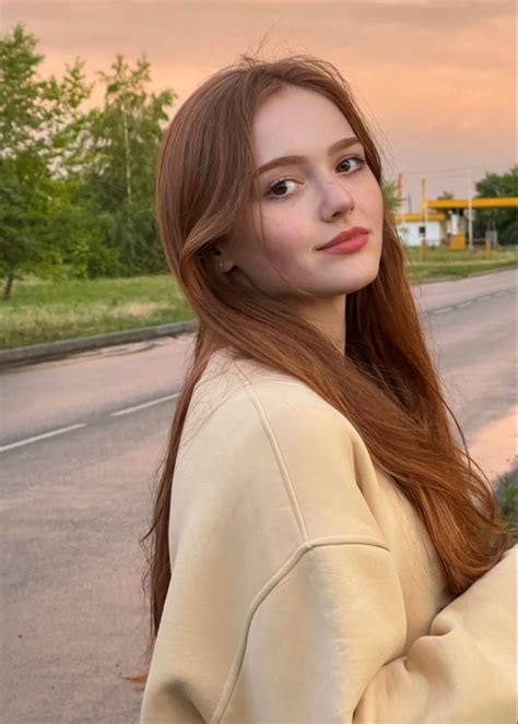 Ginger Hair Girl Ginger Hair Color Ginger Brown Hair Straight Hairstyles Girl Hairstyles