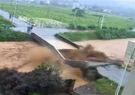 Heavy Rain Landslides In Chinas Guangdong And Fujian Kill 9 China