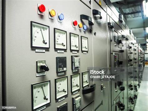 전기 배전반 발전소에 있는 산업 구역에 있는 변전소에 있는 산업 전기 스위치 패널 가정의 방에 대한 스톡 사진 및 기타 이미지 가정의 방 개폐 장치 건설 기계류