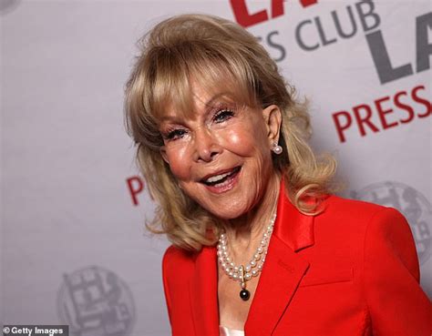 I Dream Of Jeannie Star Barbara Eden 92 Looks Youthful As She Attends